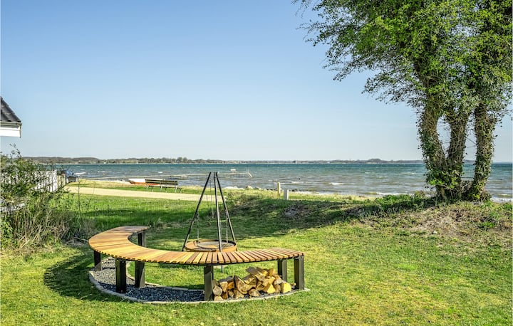 Beach Front Home In Sjølund - コリング