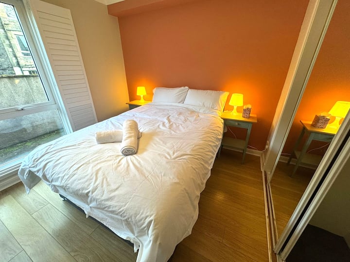With Parking! Central Edinburgh 2 Rooms 2 Baths - Leith