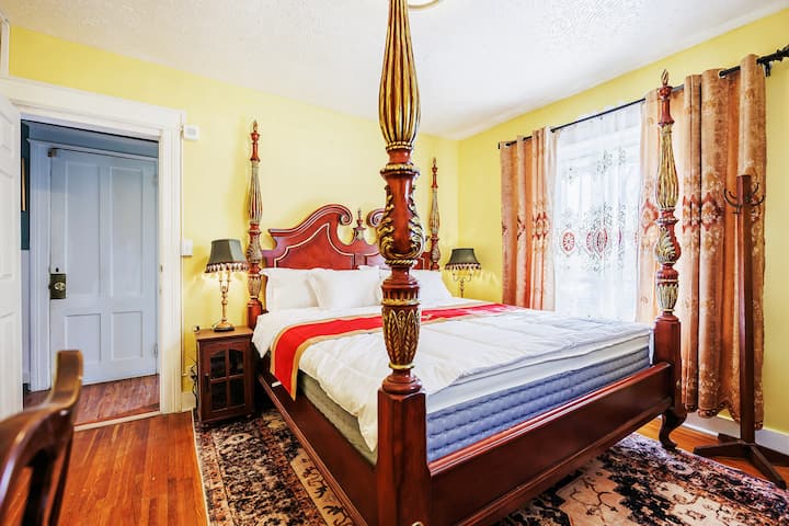 Room B1: King Bed +Washer+ Dryer - Rochester, NY