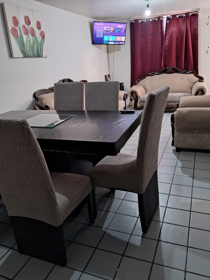 Casa En Zona Tranquila, Salida Rápida De La Ciudad - Uruapan