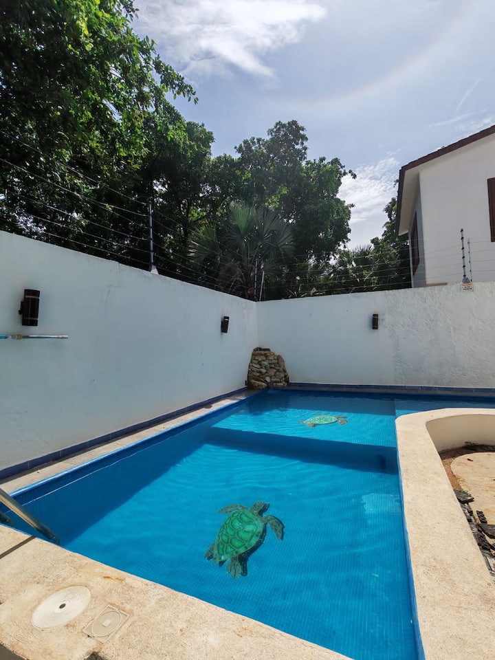 Casa Grande Con 5 Recamaras Muy Cerca De La Zonaho - Cancún