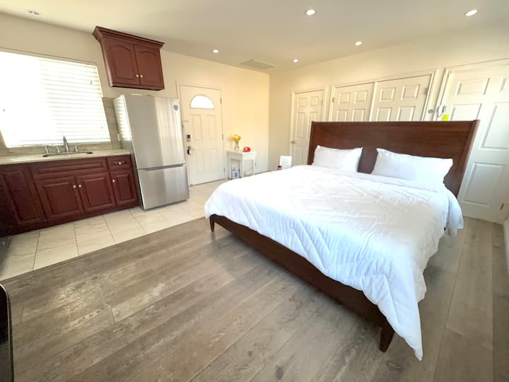 Cozy Private Guesthouse • Parking • Washer/dryer - Alhambra, CA