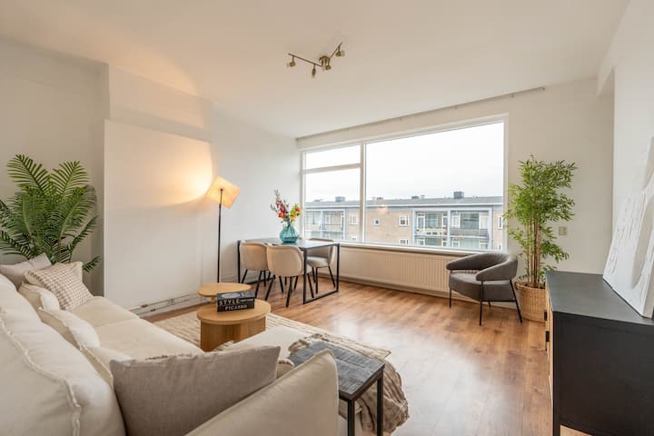 Modern 3br Apt W/ Balcony | Near Tergooi & Nike Hq - Hilversum
