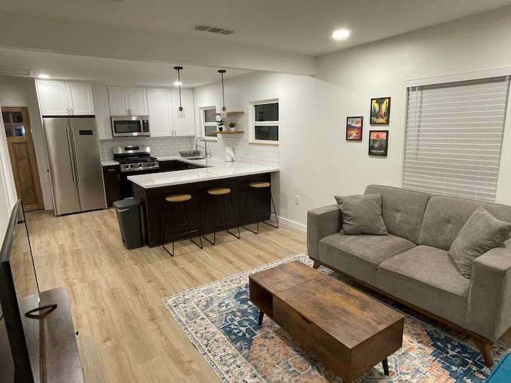 Bright, Cozy 2br Home In Prime Location - Hawthorne, CA