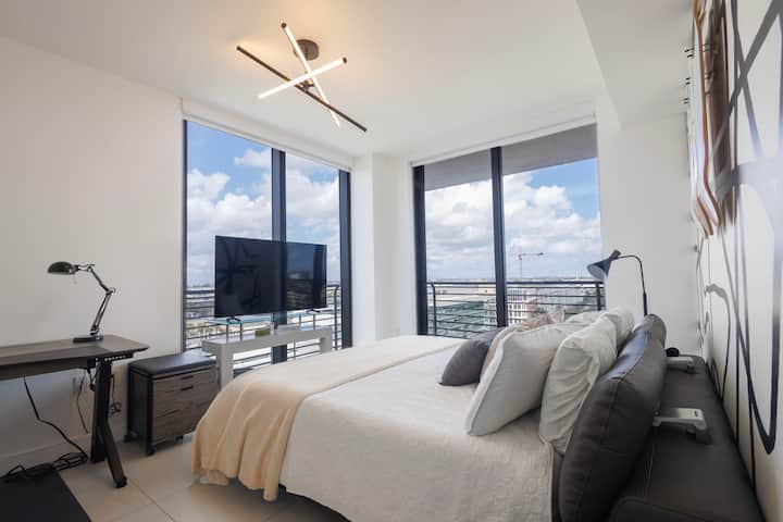 D1213a Stunning 2/2 Apt In The Heart Of Doral - Doral, FL