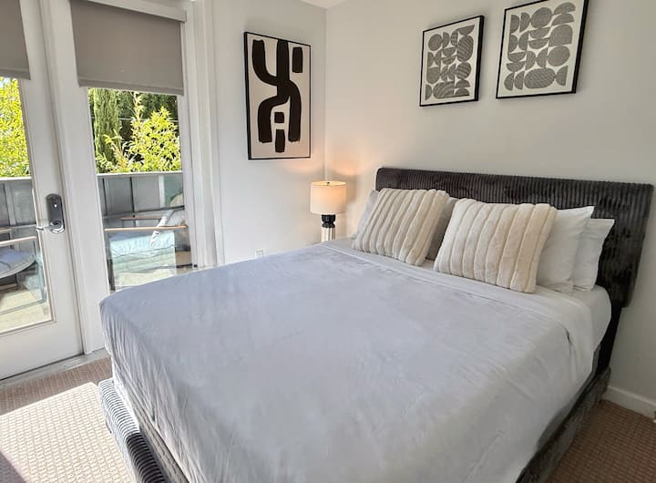New Westside Escape| 1 Bed & Bath | Parking - Culver City, CA