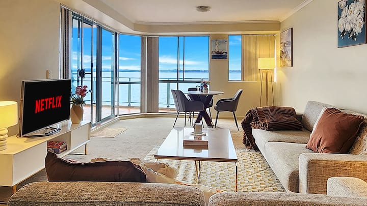 Waterfront Views W Balcony • Pool • Secure Parking - Budgewoi