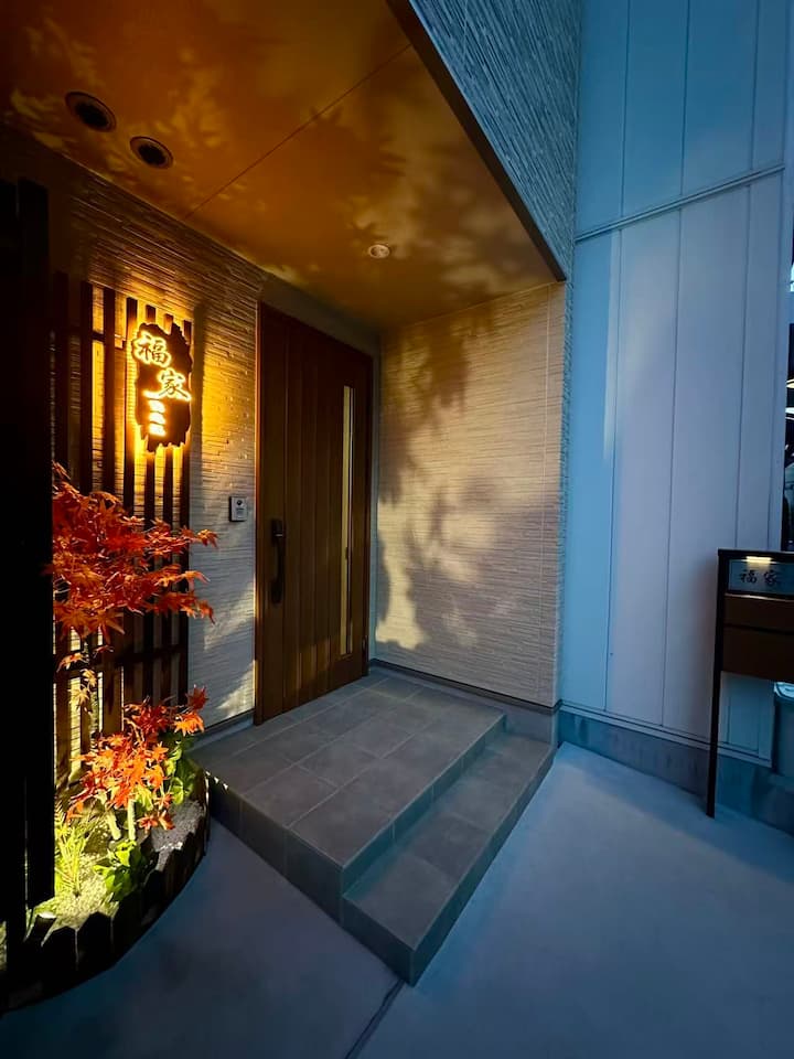 関西空港、難波直通｜エレベーター付き戸建｜各階トイレ完備｜築浅一棟貸切｜最大10名｜福家 住之江 - Sakai