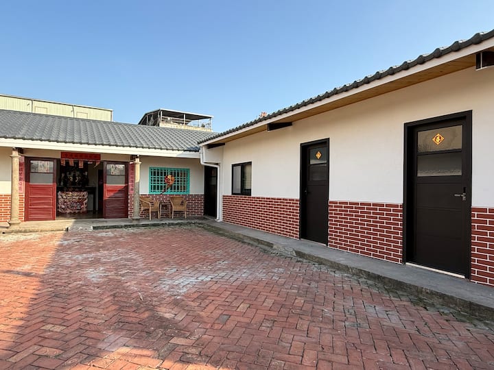 台南學甲鄉間的三合院-福田小築家庭式6人房，一家人一起遠離喧囂的城市，到鄉下享受寧靜的時光。 - 麻豆區