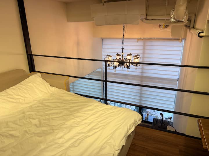 環境乾淨衛生，適合情侶或家庭入住，交通便利，鄰近葵涌廣場及葵芳廣場，樓下便有小巴巴士可以到周邊商場 - 深セン
