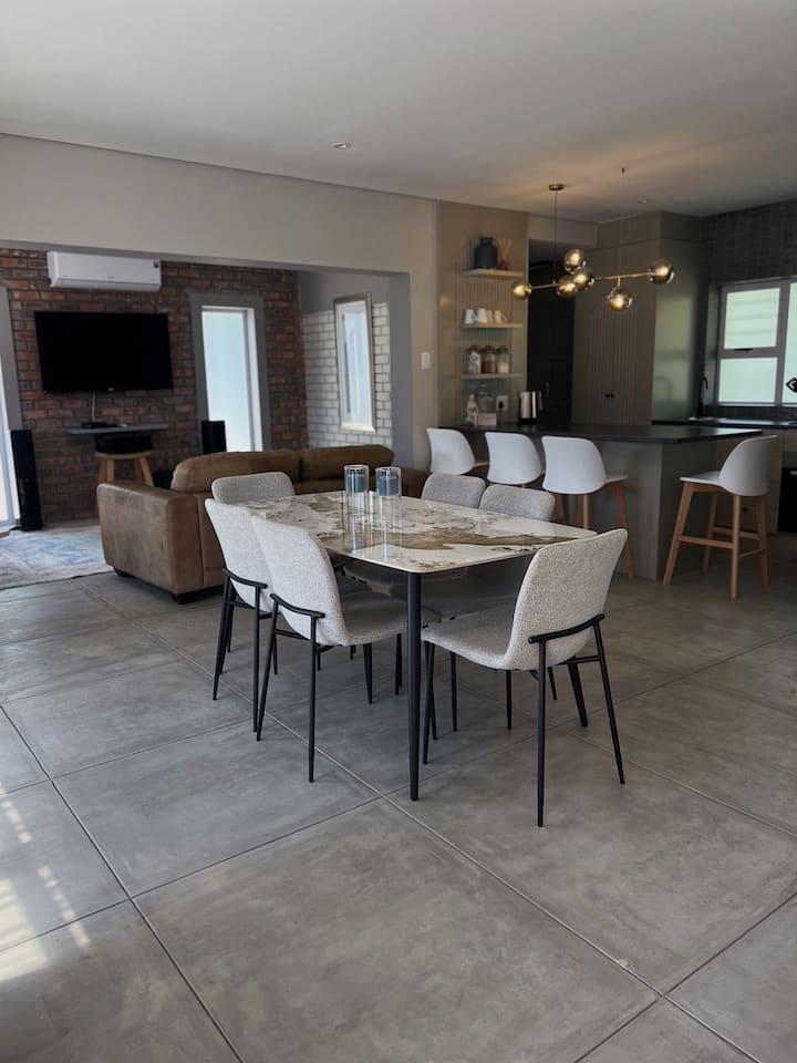 Villa Bella - George