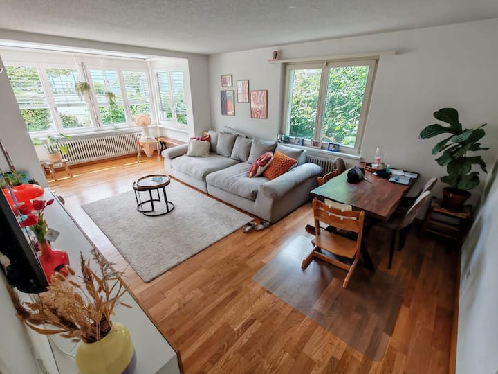 „Stilvolle Wohnung In Ruhiger Lage“ Sehr Familiär - Zurique