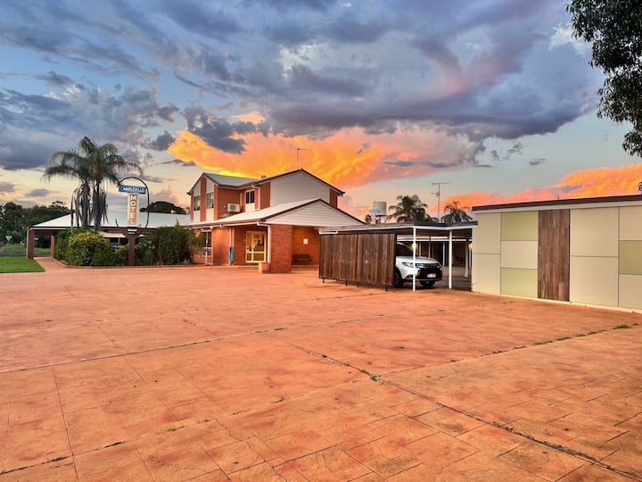 Cosy Queen Room - Charleville