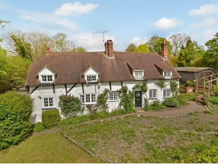 Beautiful Period Family Home In Rural Setting - Farnham