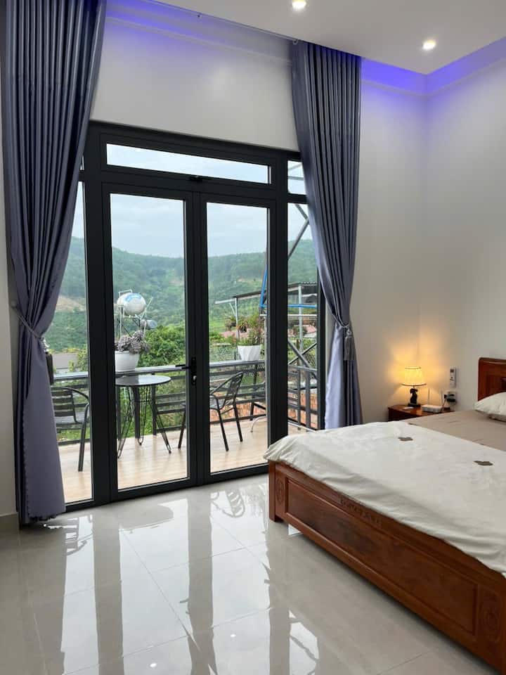 A Large Garden With A Forest View. King Bed - Đinh Văn