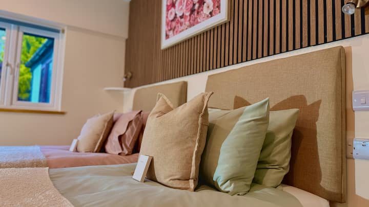 Private Twin Studio | Peaceful Garden Setting - Isle of Man