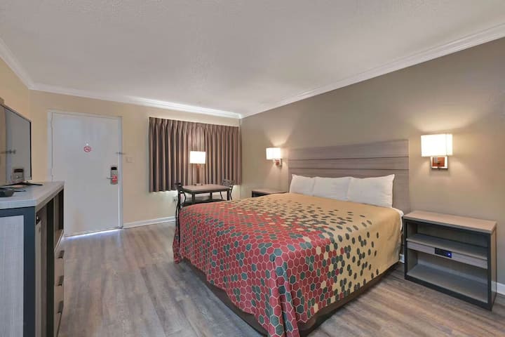 Downtown Woodland King Studio W/pool - Woodland, CA