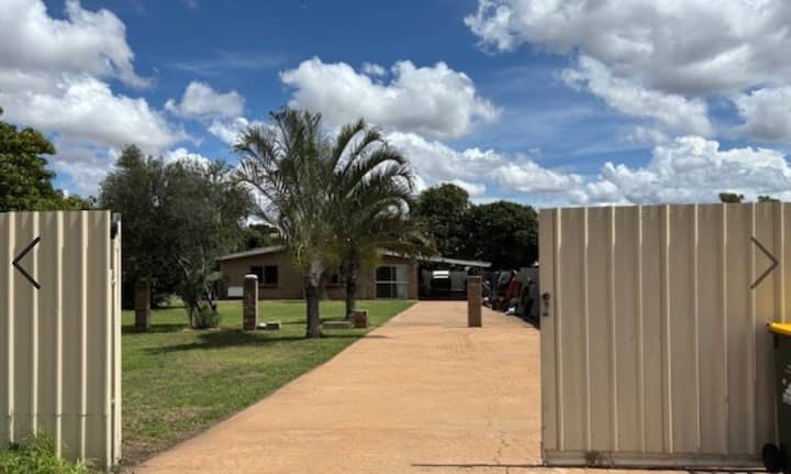 Massive House On Marian - Mount Isa