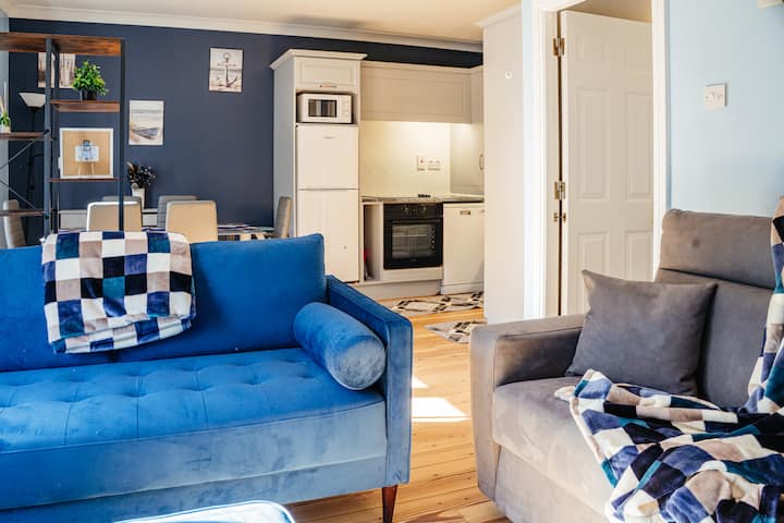 Quays Apartment | Kitchen | Sleeps 4 Free Parking - Westport, Ireland