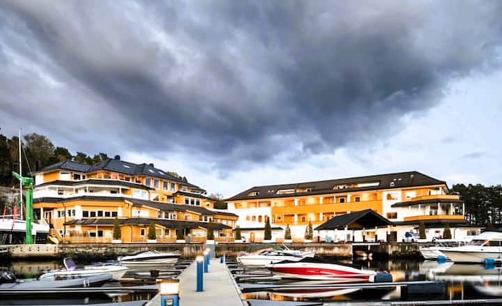 En Liten Pärla I Småbåtshamnen Nedre Askvik. - Osøyro