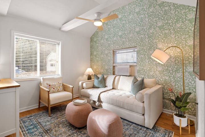 *New* The Pickle Cottage - Hot Tub, Pickleball - Rapid City, SD