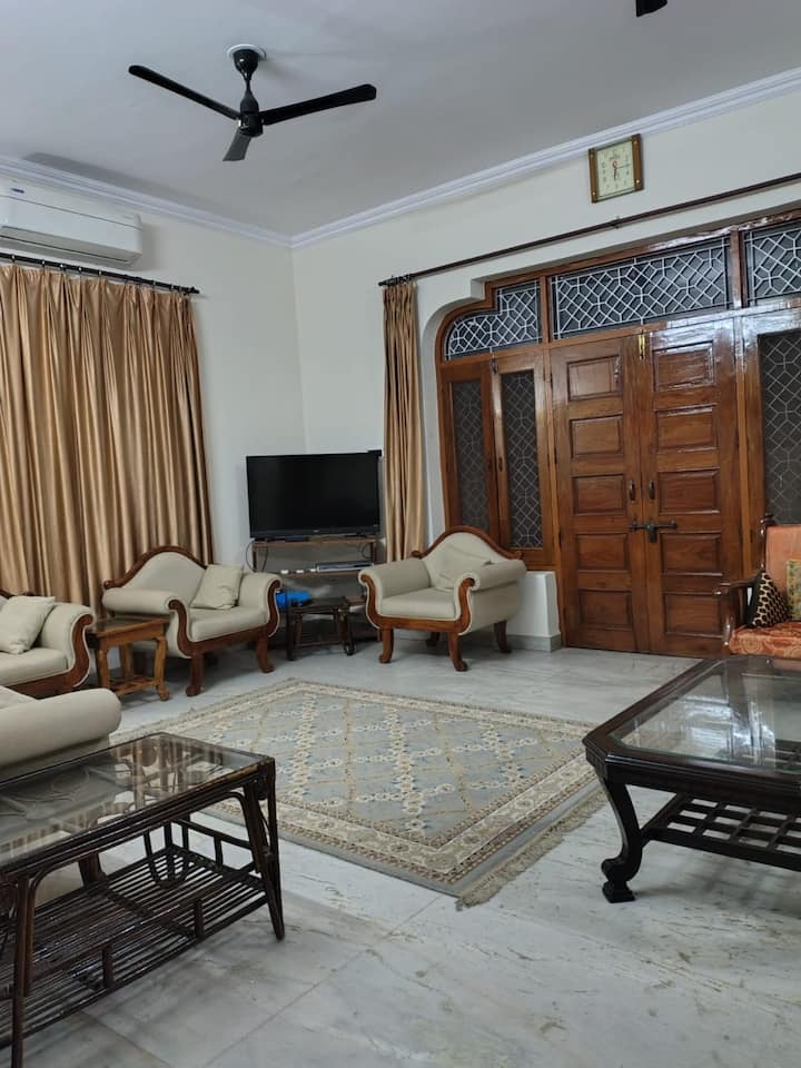 Mathura Brij Preet Peaceful Two Rooms Villa - Mathura