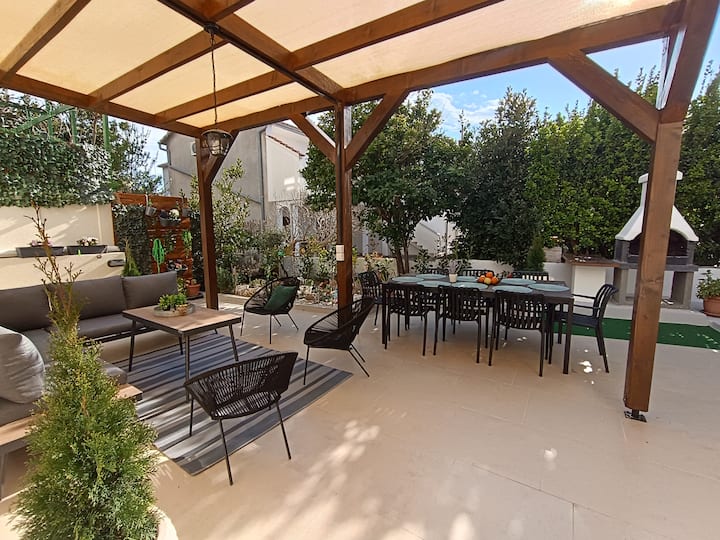 Bugenvila – Stylish 3br Home With Garden & Bbq - Novalja