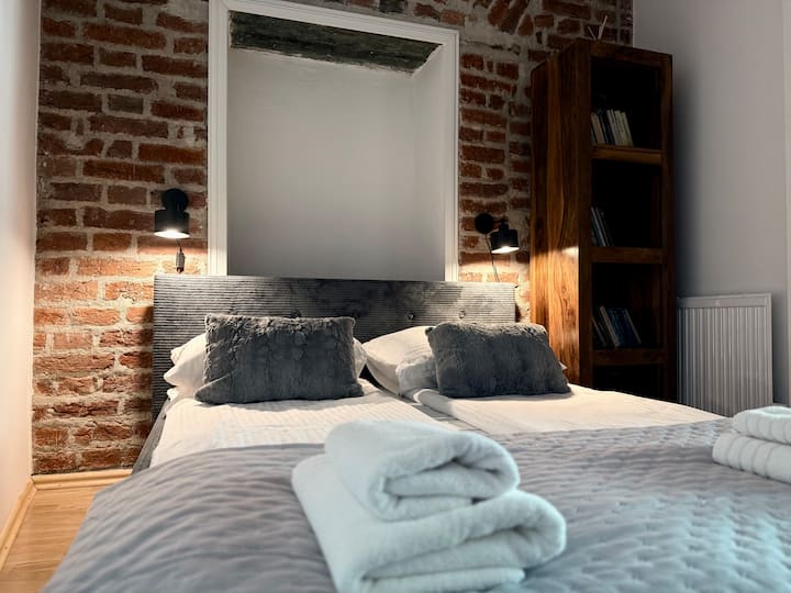 Warm And Cozy Mossy Apartment In The Center - Toruń