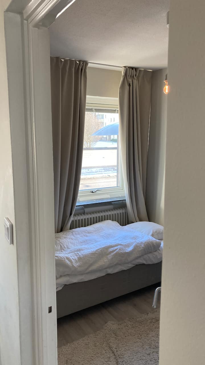 Liten Rum Centralt På Mariagatan. - Mariestad