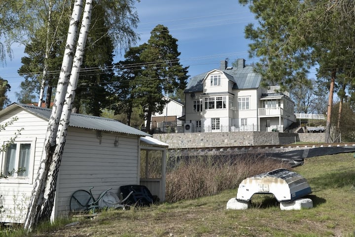 Sekelskiftesvilla Med Sjötomt, Brygga & Roddbåt - Kungsör
