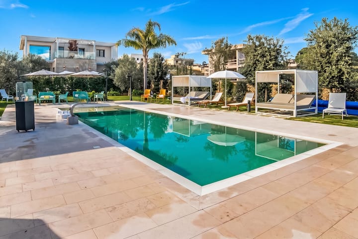 Boutique Apt. 4 Bedrooms - Pool, Garden & Parking - San Cassiano