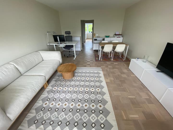 Ruhige Wohnung Mit Balkon, Pool & Sauna - 뒤셀도르프