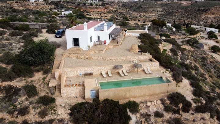 Escápate Al Paraíso Que Ofrecemos En Aguamarga. - Carboneras