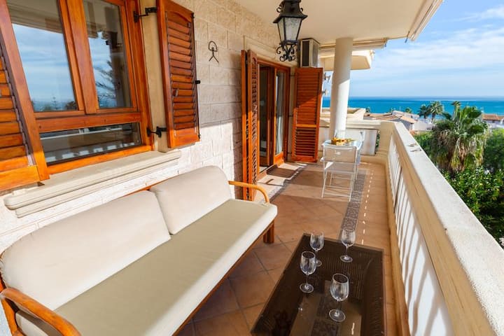 Tus Vacaciones En La Playa - La Marina