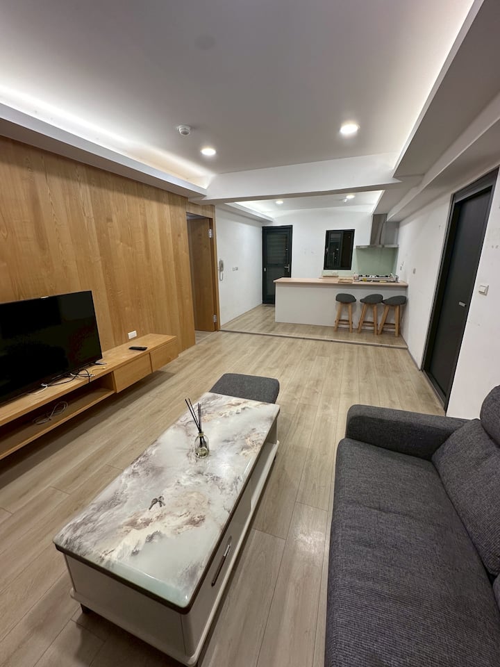 鄰近南屯站的美麗夜景全套公寓 - North District