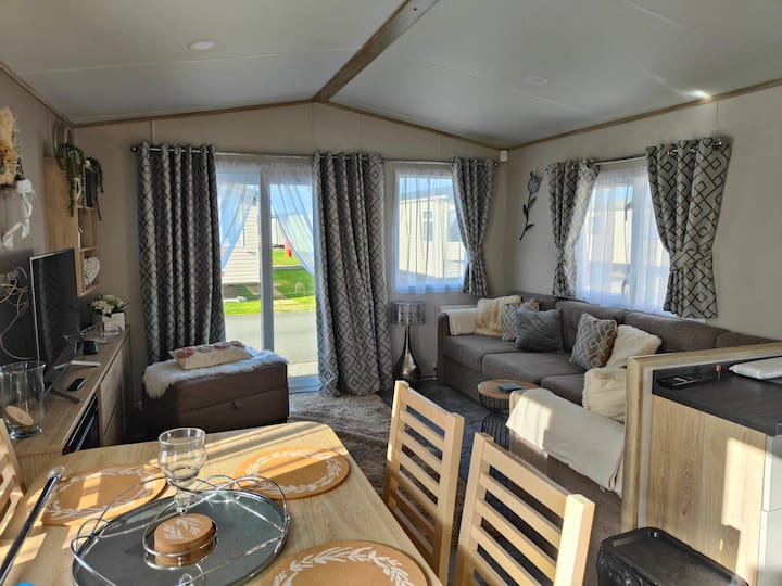 Cariad Caravan Let
Trecco Bay Holiday Park - Porthcawl