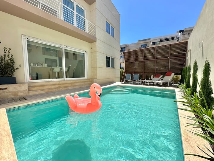 Luxury House With Pool, Garage, Games, And Gym - Malte