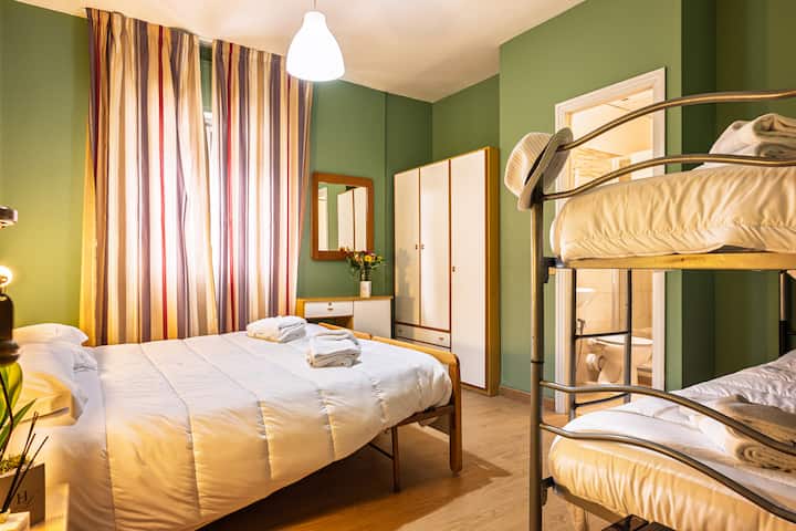 Camera Quadrupla Economy - Pietrasanta