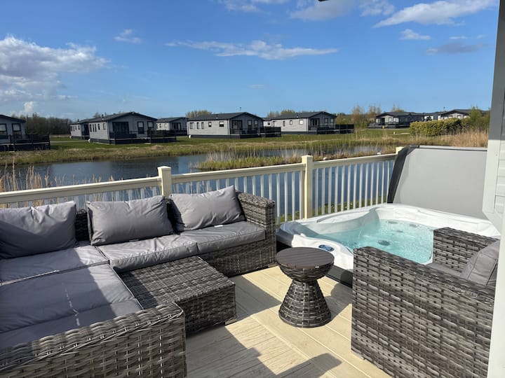 Golf Village 107 - Hot Tub - Grange Leisure Park - Mablethorpe