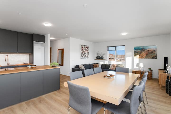 South Iceland 4br Home W/ Mountain Views - Iceland