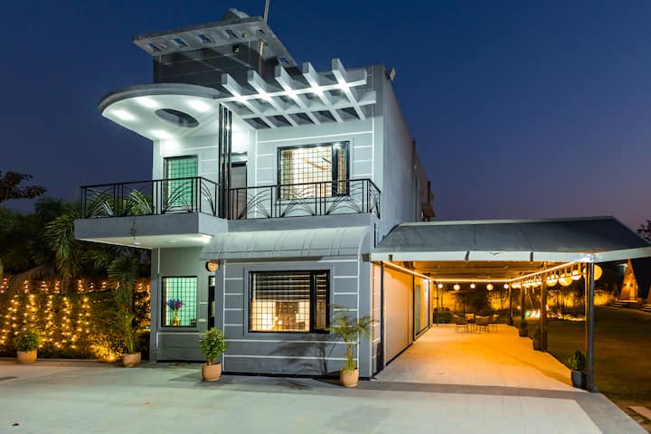 Pet-friendly Villa W/ Shared Pool, Garden & Gazebo - Faridabad