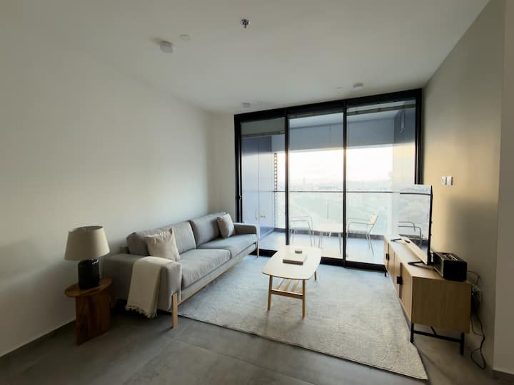 Blueground | Nahalat Itzhak Mamad High End Balcony - Tel Aviv