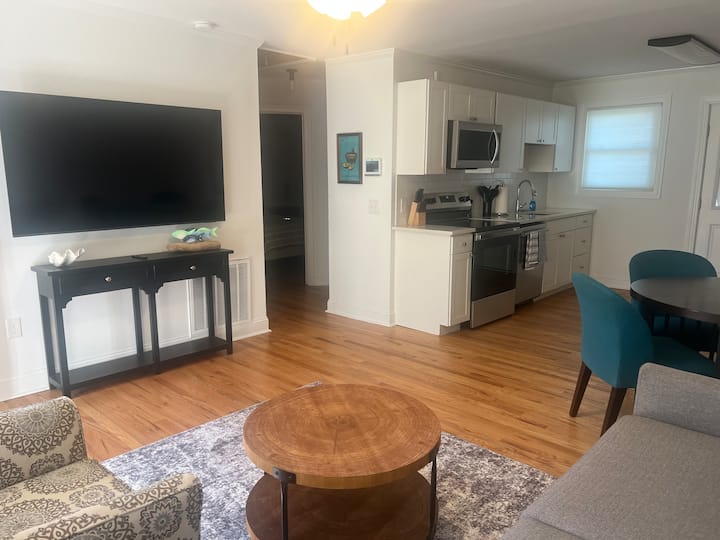 Perfect Location! Minutes From Downtown Chs! - Charleston, SC