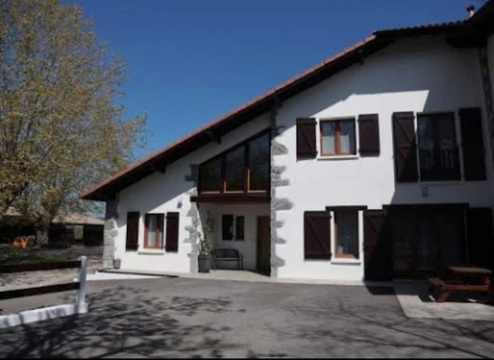 Gîte Rural Mitoyen, Au Cœur Du Pays Basque - Hasparren