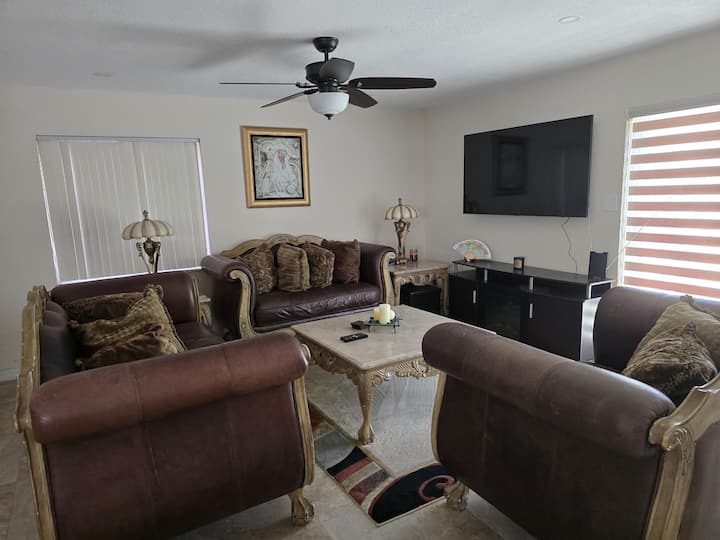Cozy Home In Coral Springs. 2-bedrooms 2 Beds - Coral Springs, FL