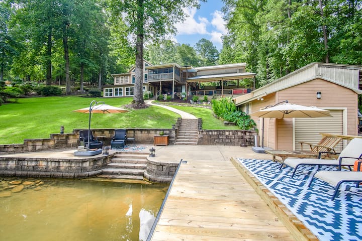 Dockside Haven: Kayaks, Fire-pit, Dog Friendly - Lake Martin, AL
