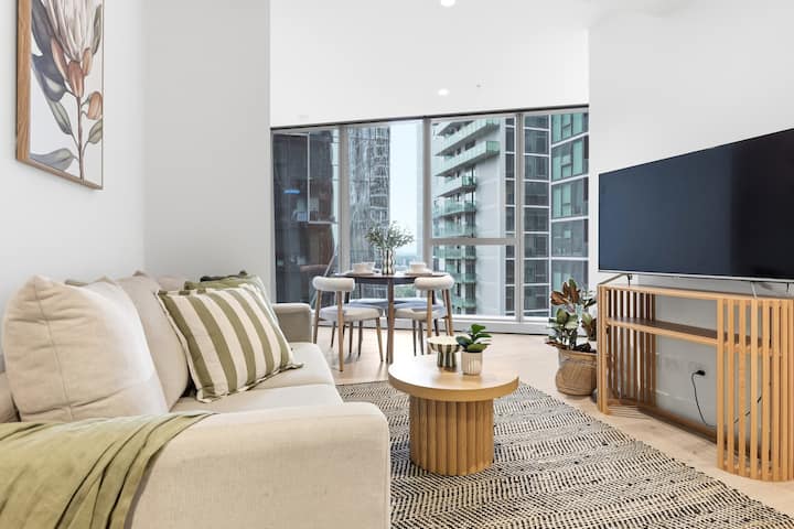 City Escape | 2 Bed 2 Bath + Pool & Gym - Australia