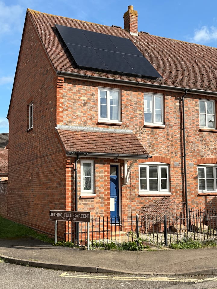 Cosy 2 Bedroom House With Private Garden & Parking - Wallingford