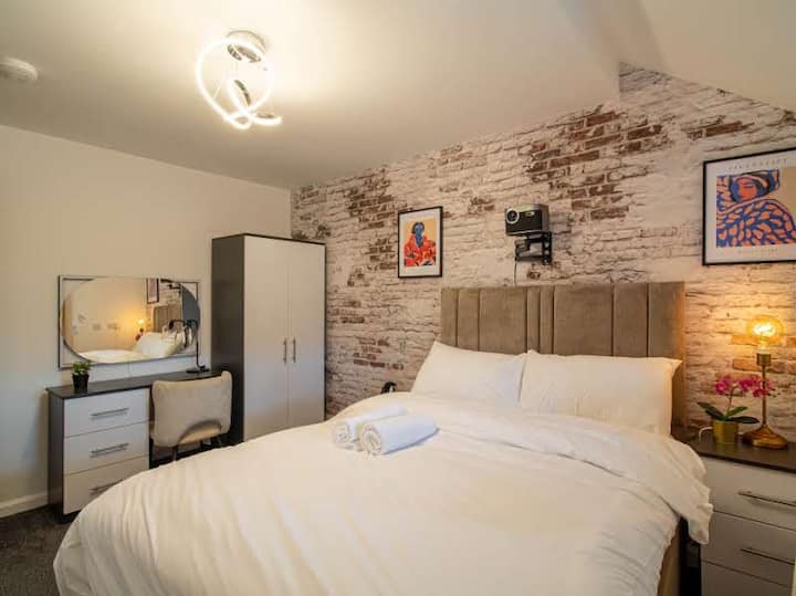 Comfy Room | Free Wifi & Parking| Near Attractions - Sheffield
