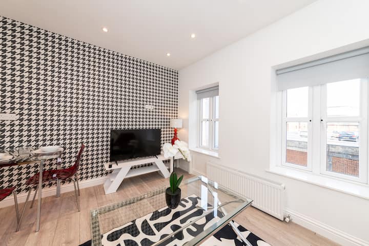 Fully Equipped 4 Beds | Free Parking | Rg1 - Reading